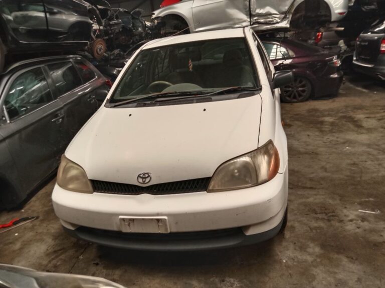 How Car Wreckers in Australia Value the Old Unused Cars?