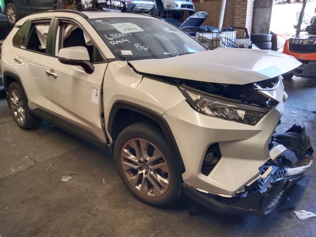 2020 Toyota Rav4 White Wrecking for Parts