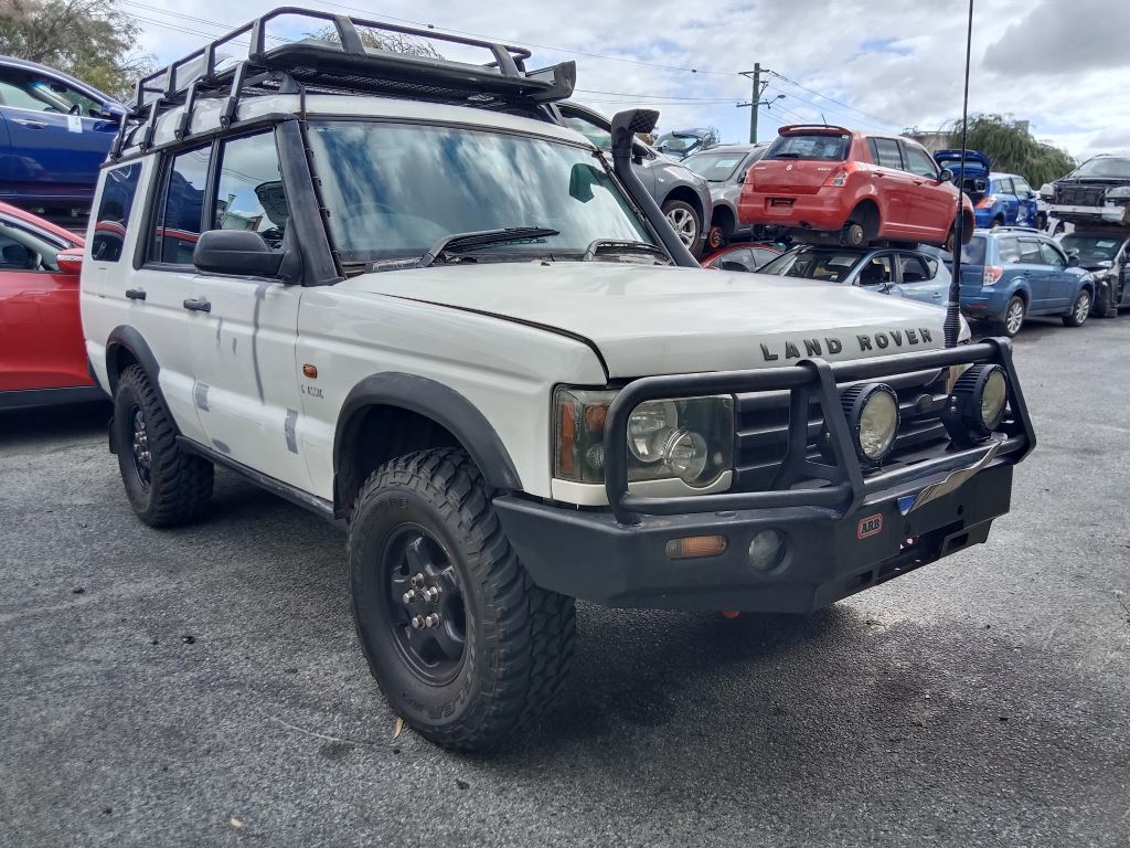 Land Rover Discovery 2004 White Wrecking